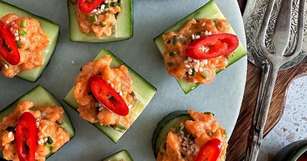 Spicy og kremet laks servert på agurk | oppskrift med laks | Salma